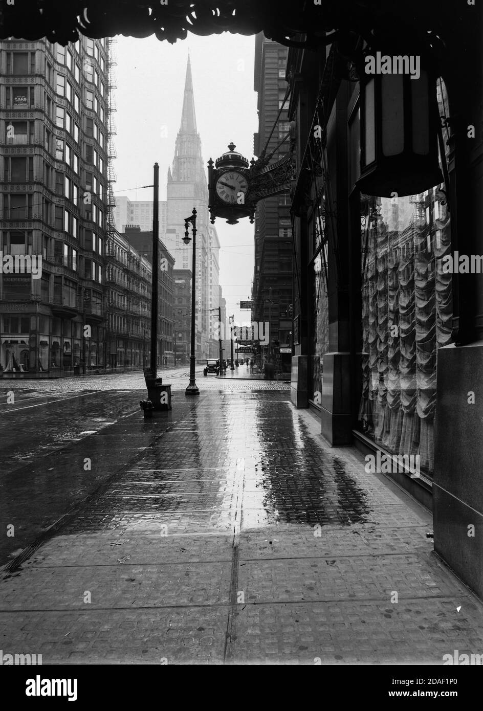 Marshall field and company building Black and White Stock Photos ...