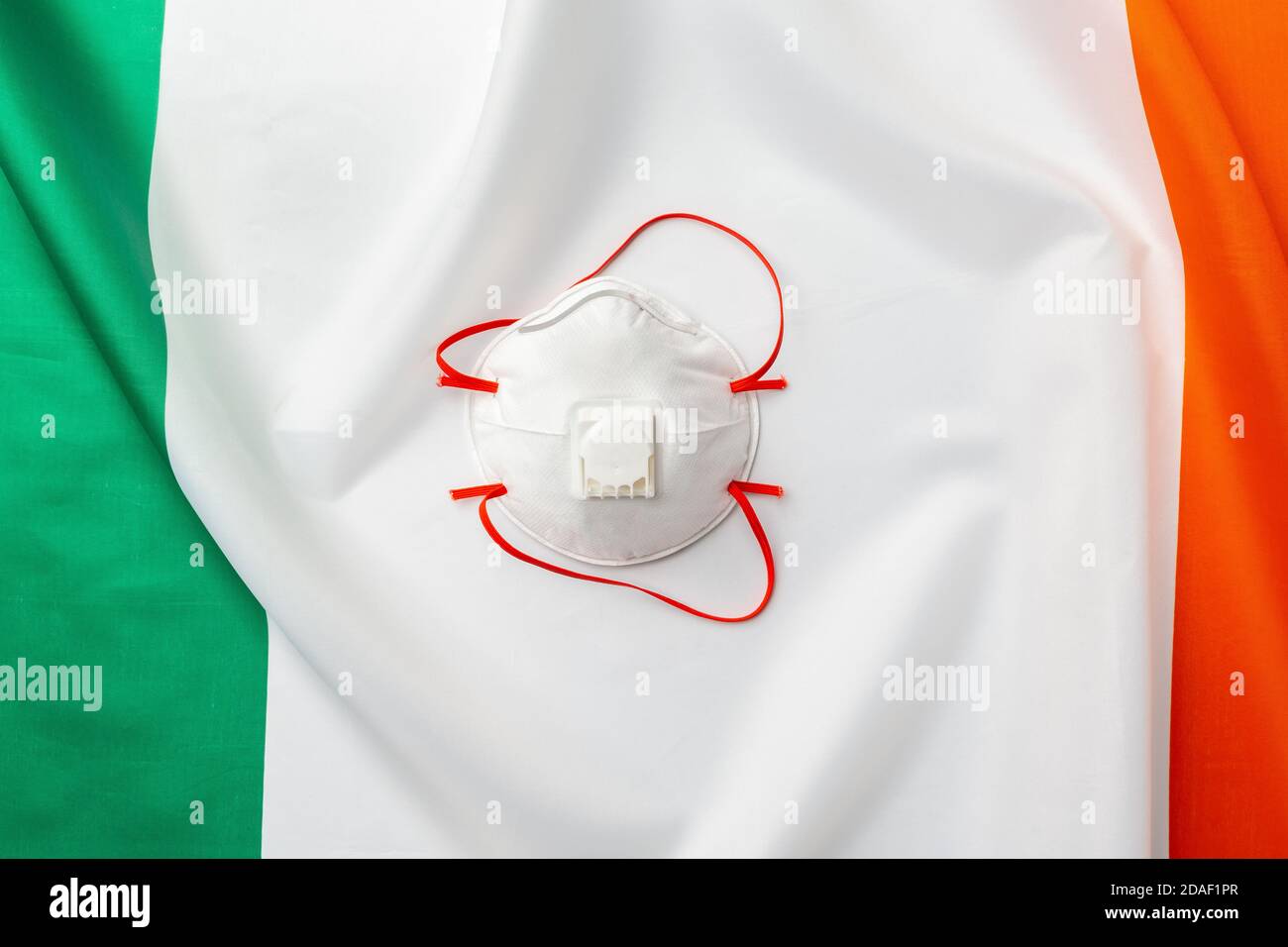 Medical mask ireland flag hi-res stock photography and images - Alamy