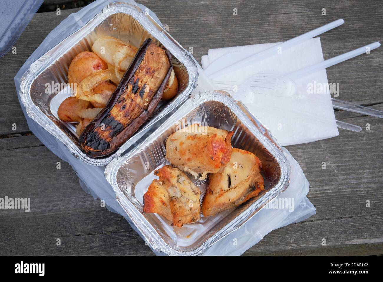 Takeaway chicken box hi-res stock photography and images - Alamy