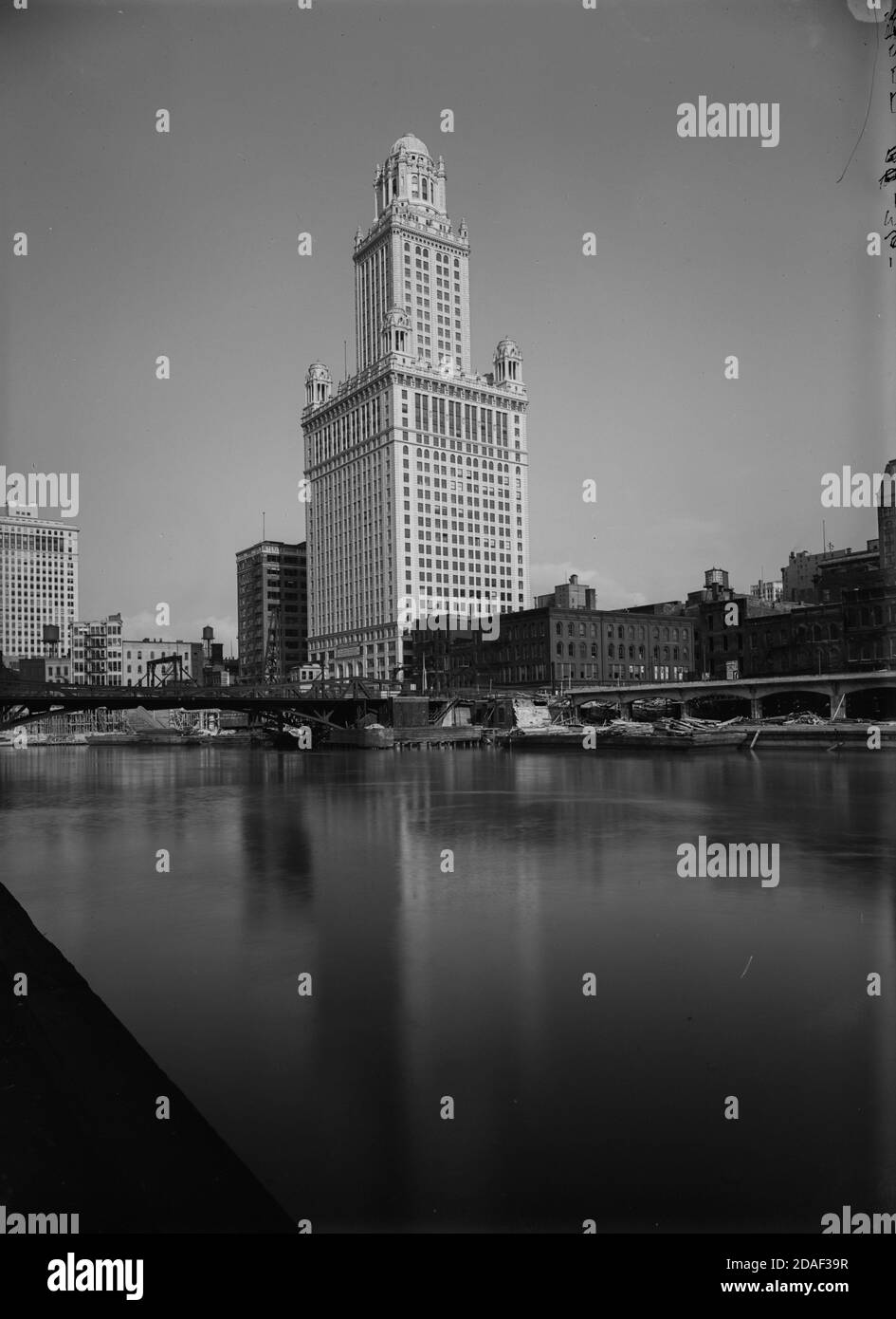 Elevation of the newly built Pure Oil Building at 35 E Wacker Drive, in ...