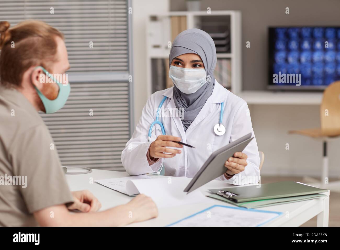 Muslim doctor hi-res stock photography and images - Alamy