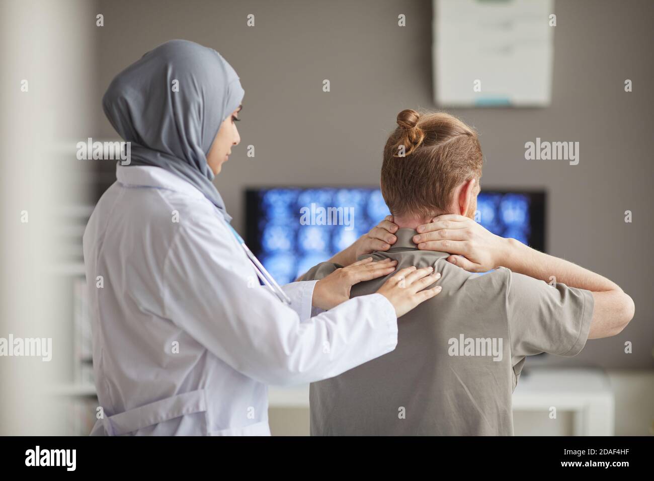 Doctor back view hospital hi-res stock photography and images - Alamy