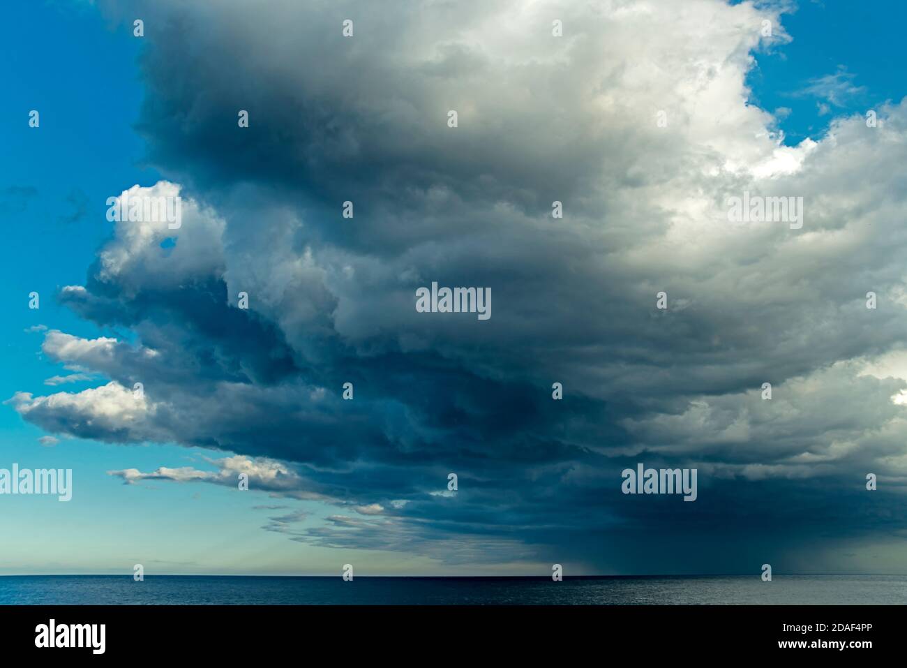 Cumulonimbus cloud and rain hi-res stock photography and images - Alamy