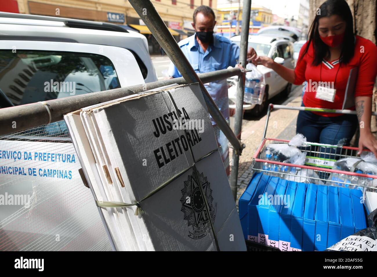 Polling kits hi-res stock photography and images - Alamy