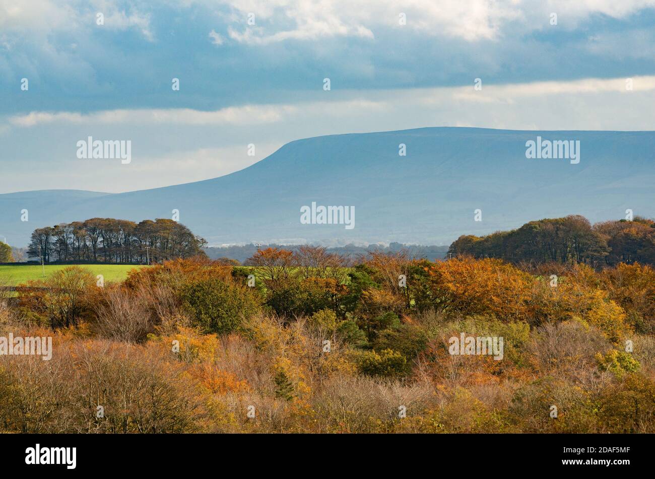 Clitheroe and lancashire and pendle hi-res stock photography and images ...