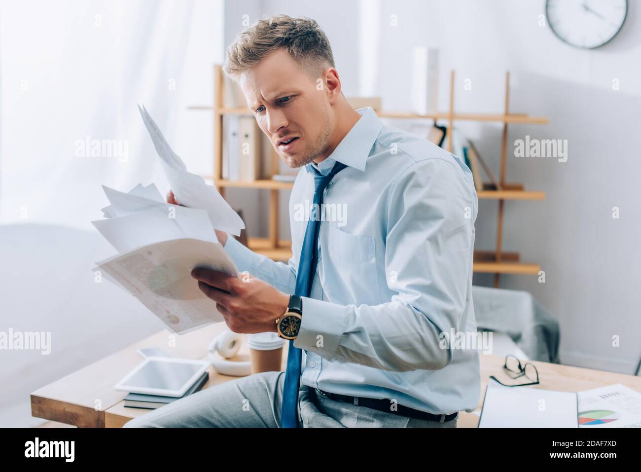 Embarrassed office hi-res stock photography and images - Alamy