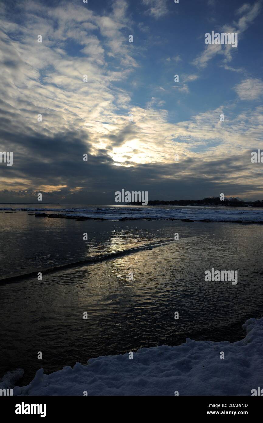 Lake Erie at Gravelly Bay, Port Colborne Stock Photo - Alamy