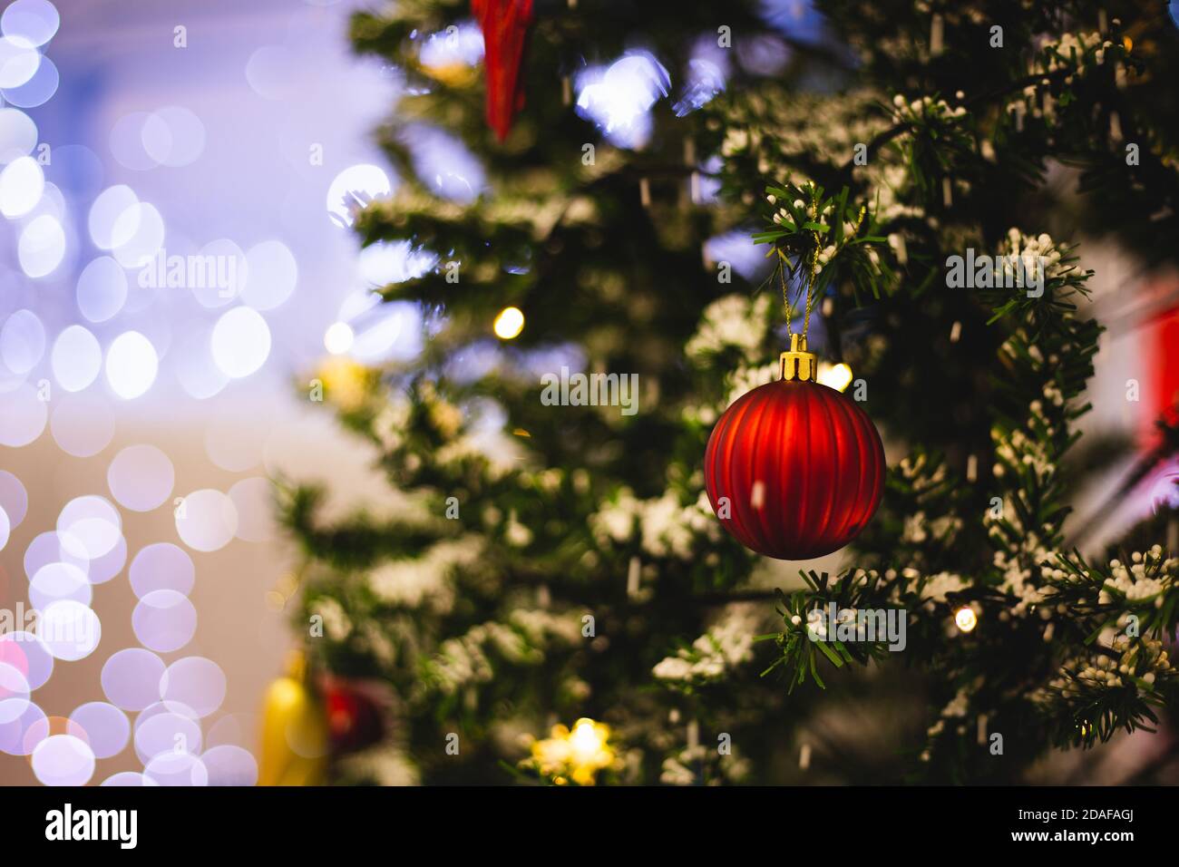 Golden lit christmas tree hi-res stock photography and images - Alamy