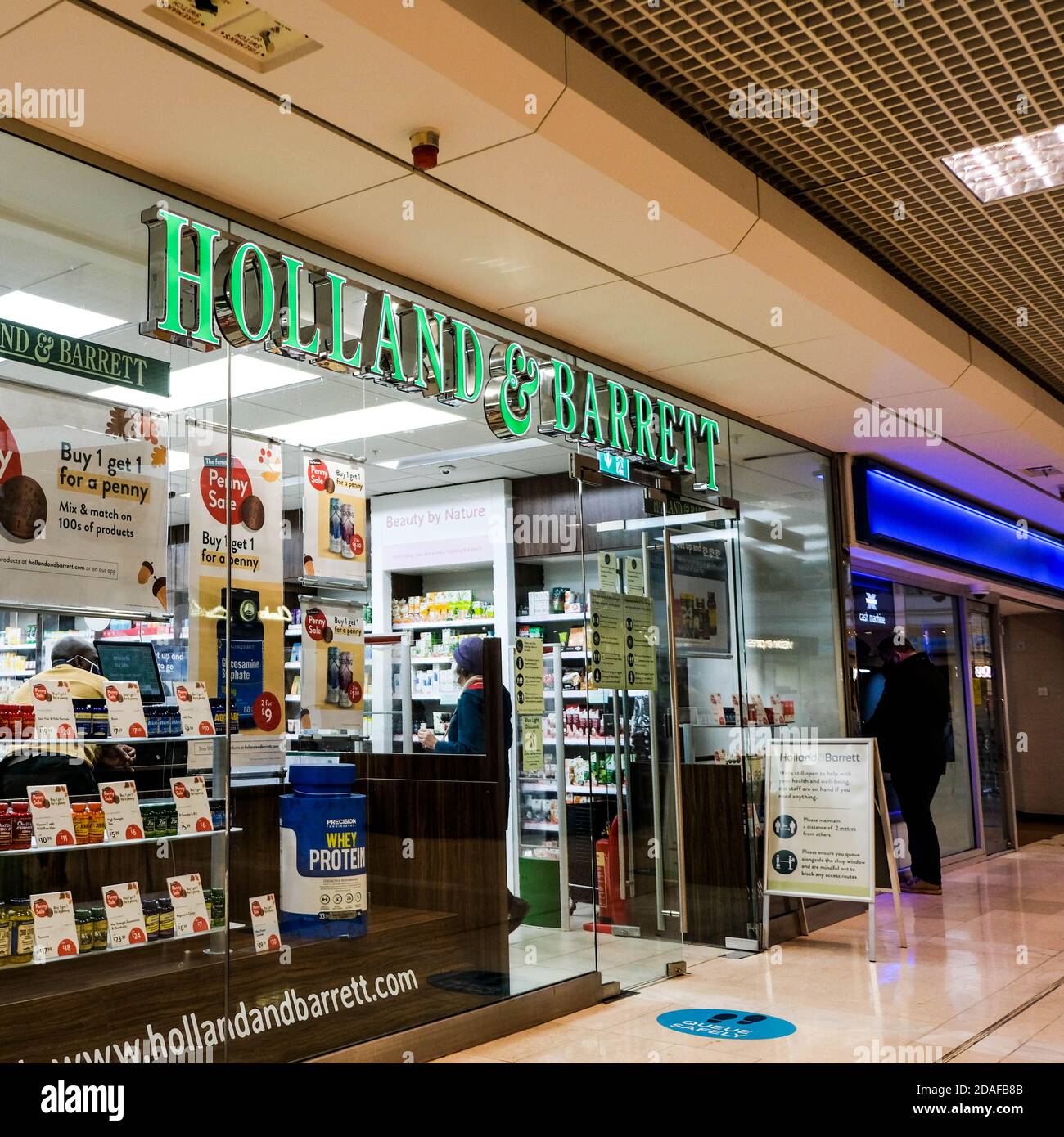 Health food shop window display hi-res stock photography and images - Alamy