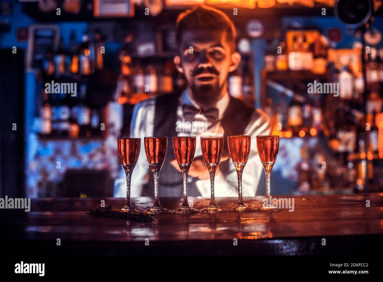 Portrait of bartending pouring fresh alcoholic drink into the glasses in pub Stock Photo - Alamy