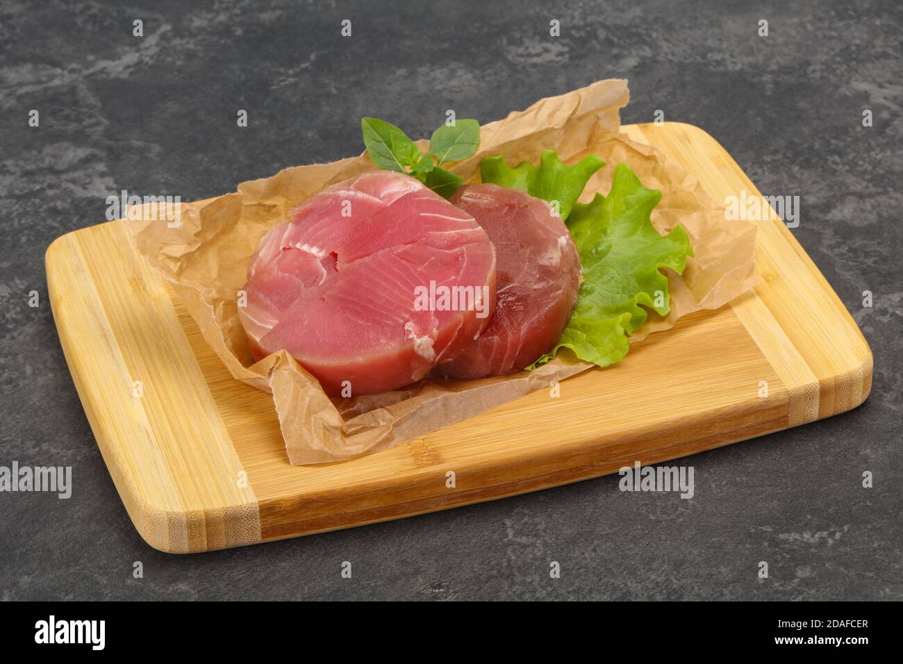 Raw tuna round steak ready for grill Stock Photo - Alamy