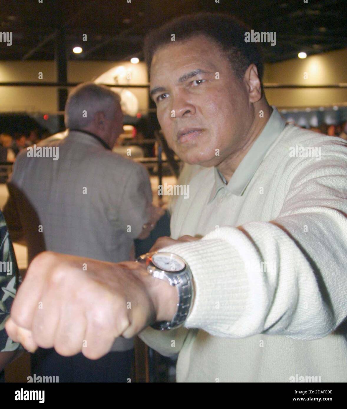 Miami Beach, FL 12-6 -2003 Muhammad Ali shadow boxes at the Muhammad ...