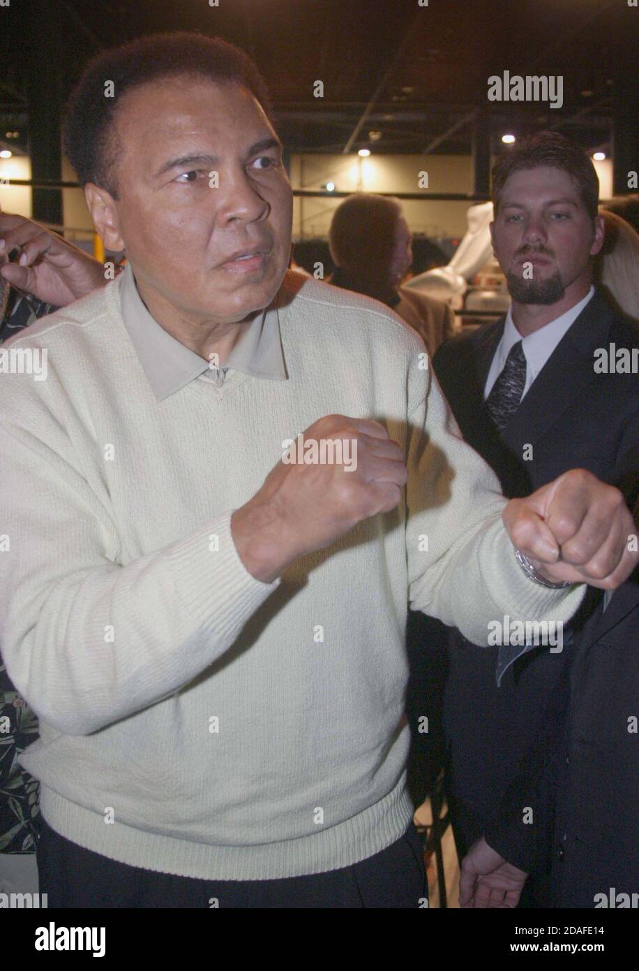 Miami Beach, FL 12-6 -2003 Muhammad Ali shadow boxes at the Muhammad ...