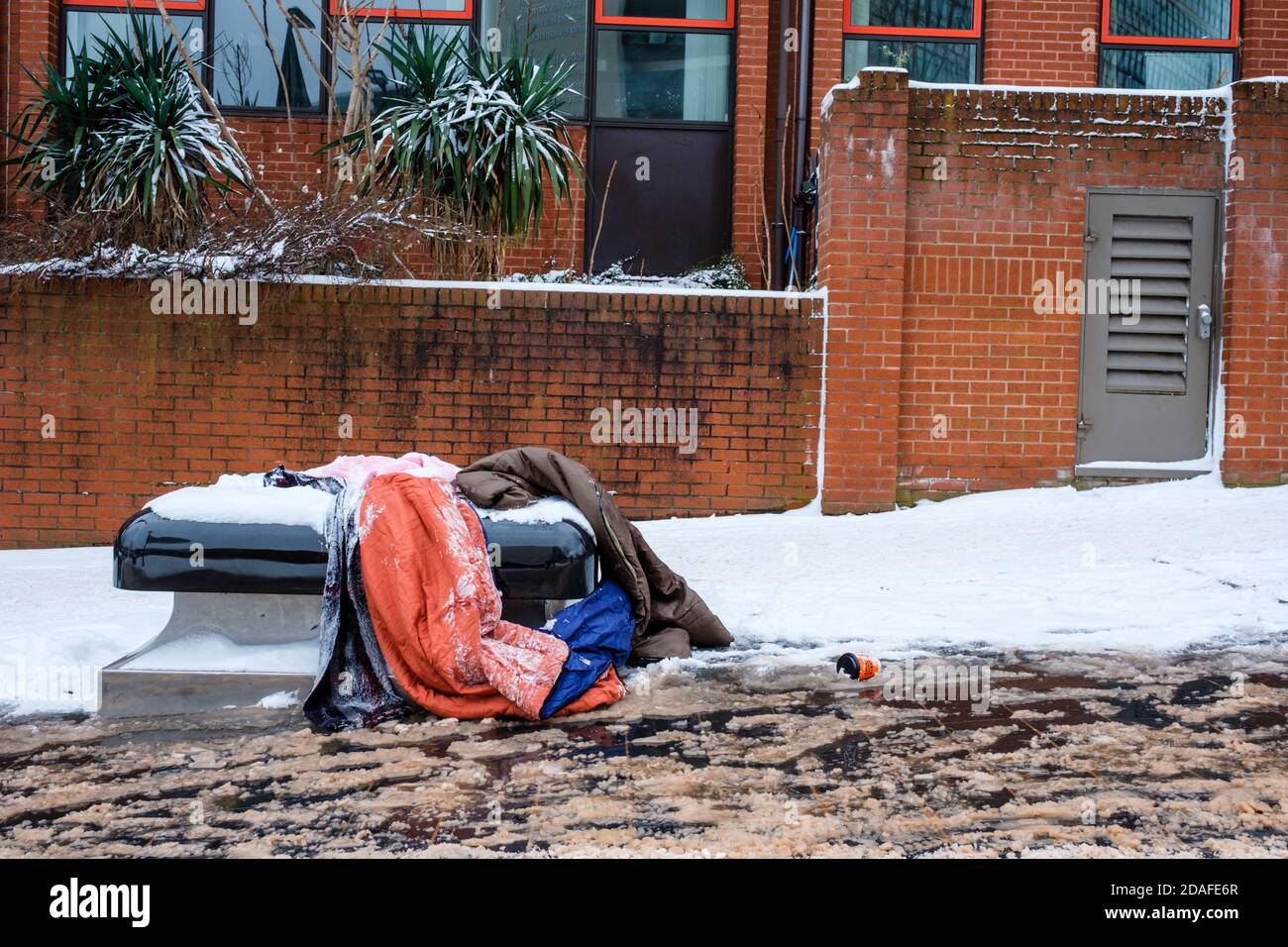 Sleeping rough in snow hi-res stock photography and images - Alamy