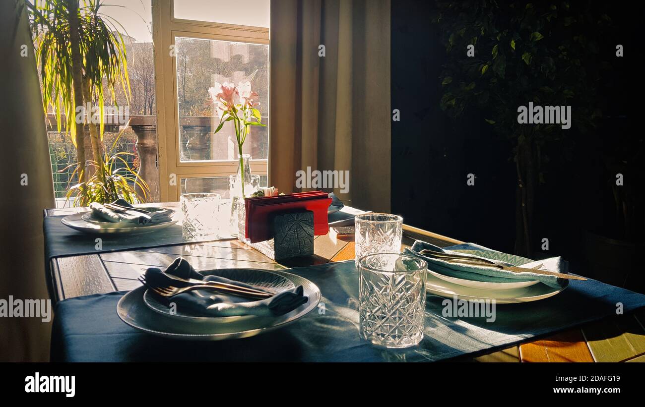 Restaurant kitchen through window hi-res stock photography and images ...