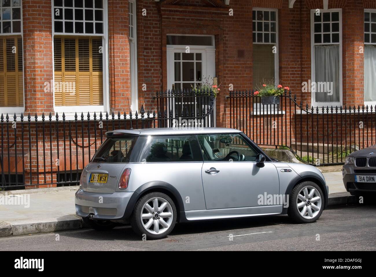 Grey Mini parked in Kensington and Chelsea Stock Photo - Alamy