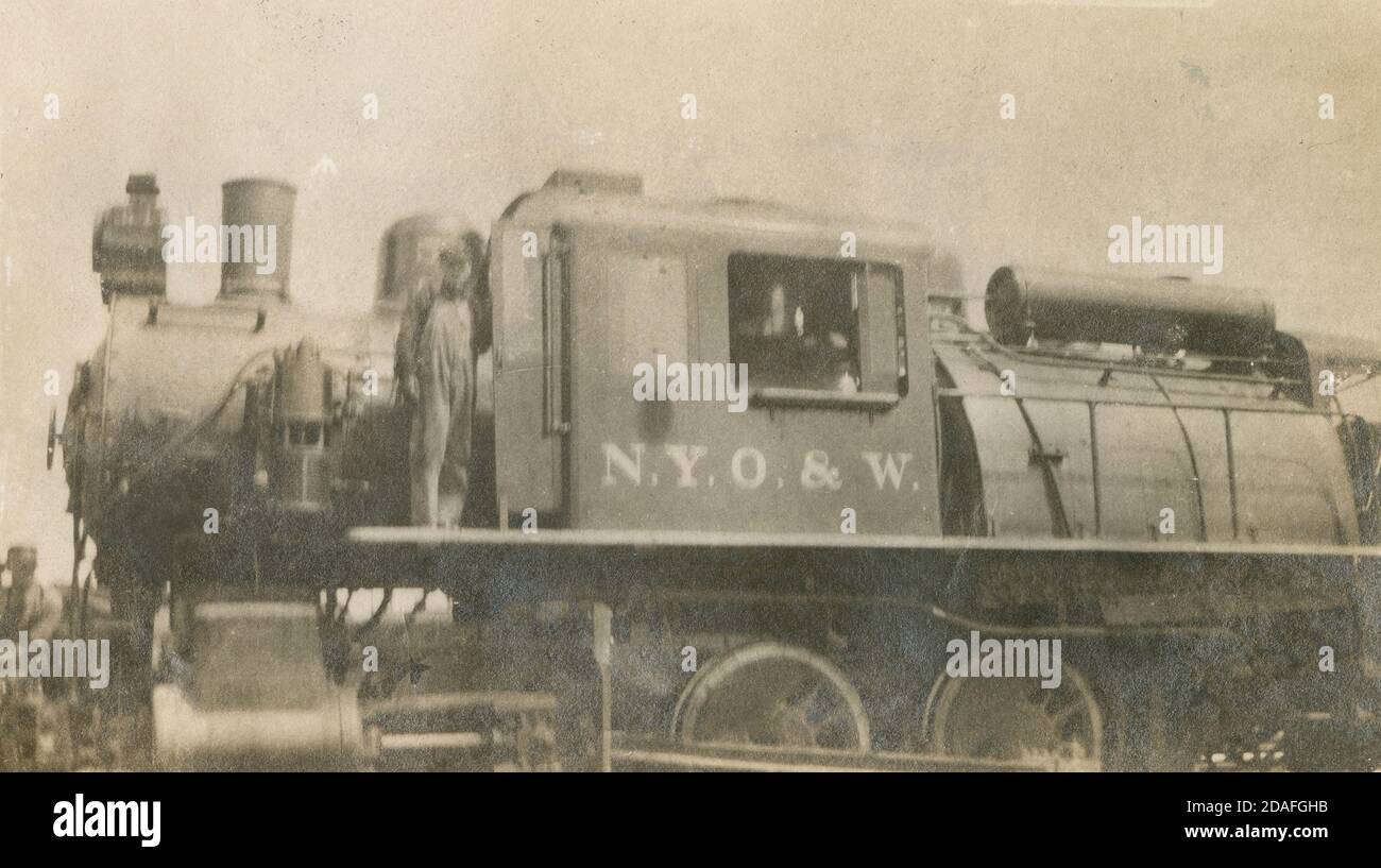Antique c1910 photograph, motion blurred image of an New York, Ontario ...
