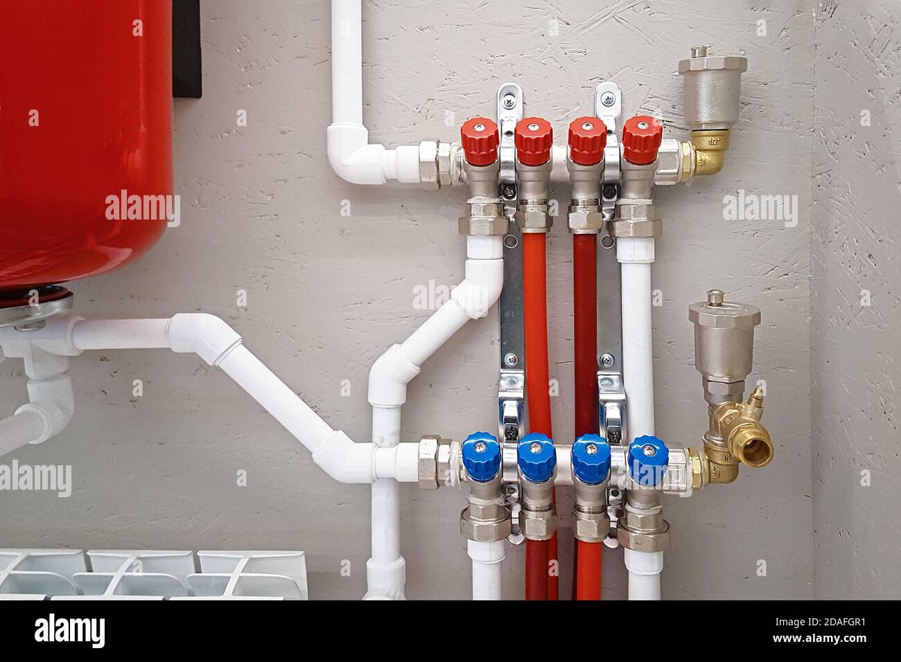 Main control manifold of house heating system Independent heating ...