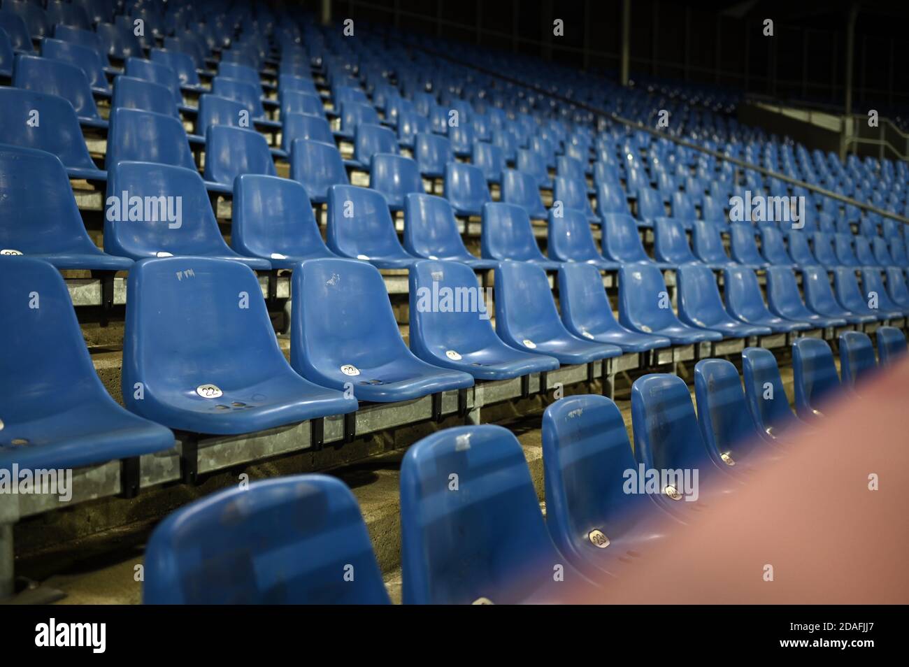Spectator seats match hi-res stock photography and images - Alamy