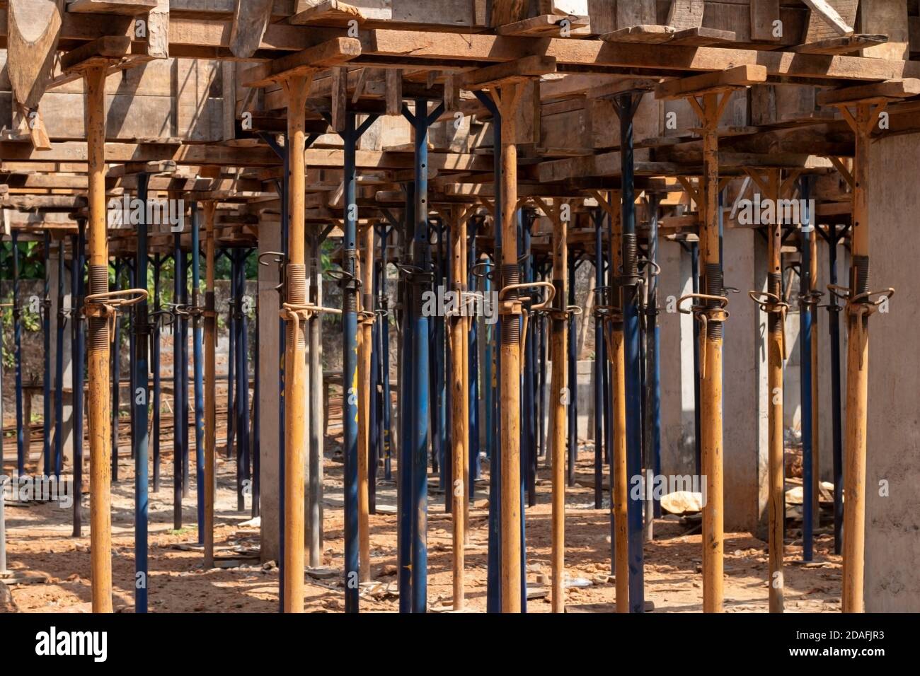 adjustable Iron pillars for concreting works in building construction ...