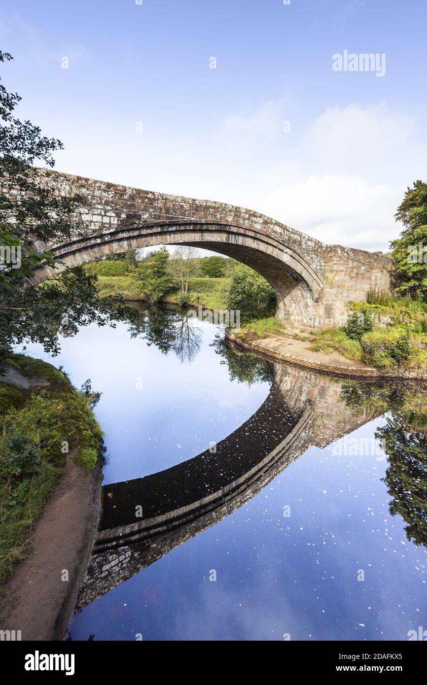 Old and pretty bridges hi-res stock photography and images - Alamy
