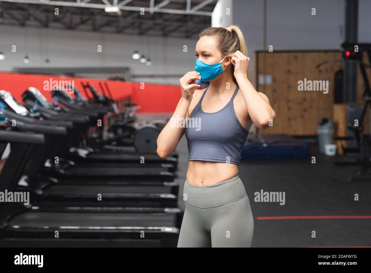 Wearing gym hi-res stock photography and images - Alamy