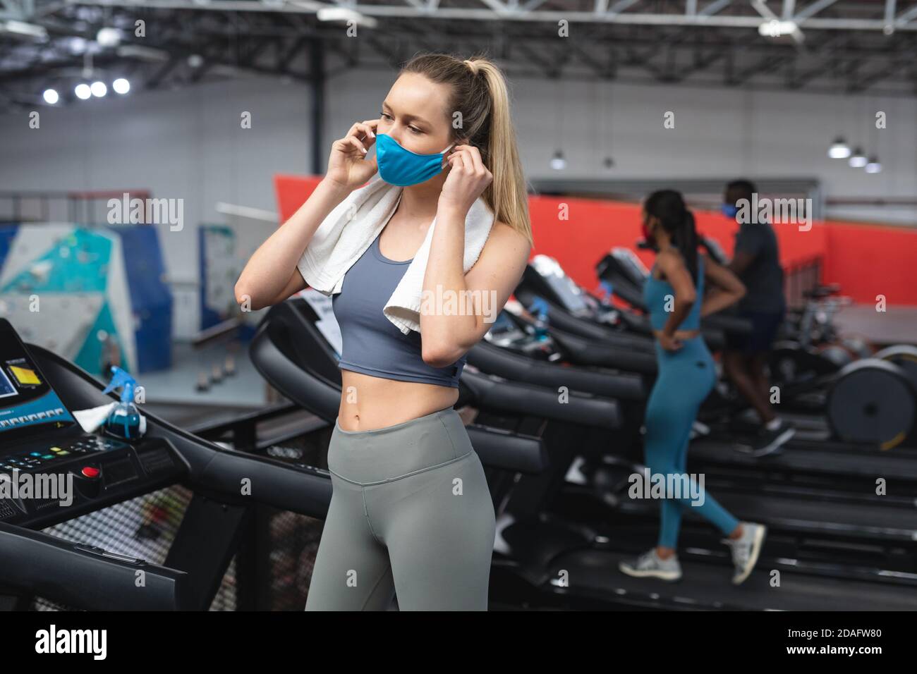 Wearing gym hi-res stock photography and images - Alamy