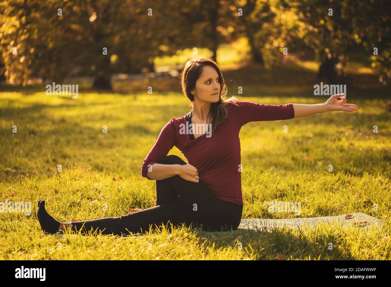 Spine twisting pose hi-res stock photography and images - Alamy