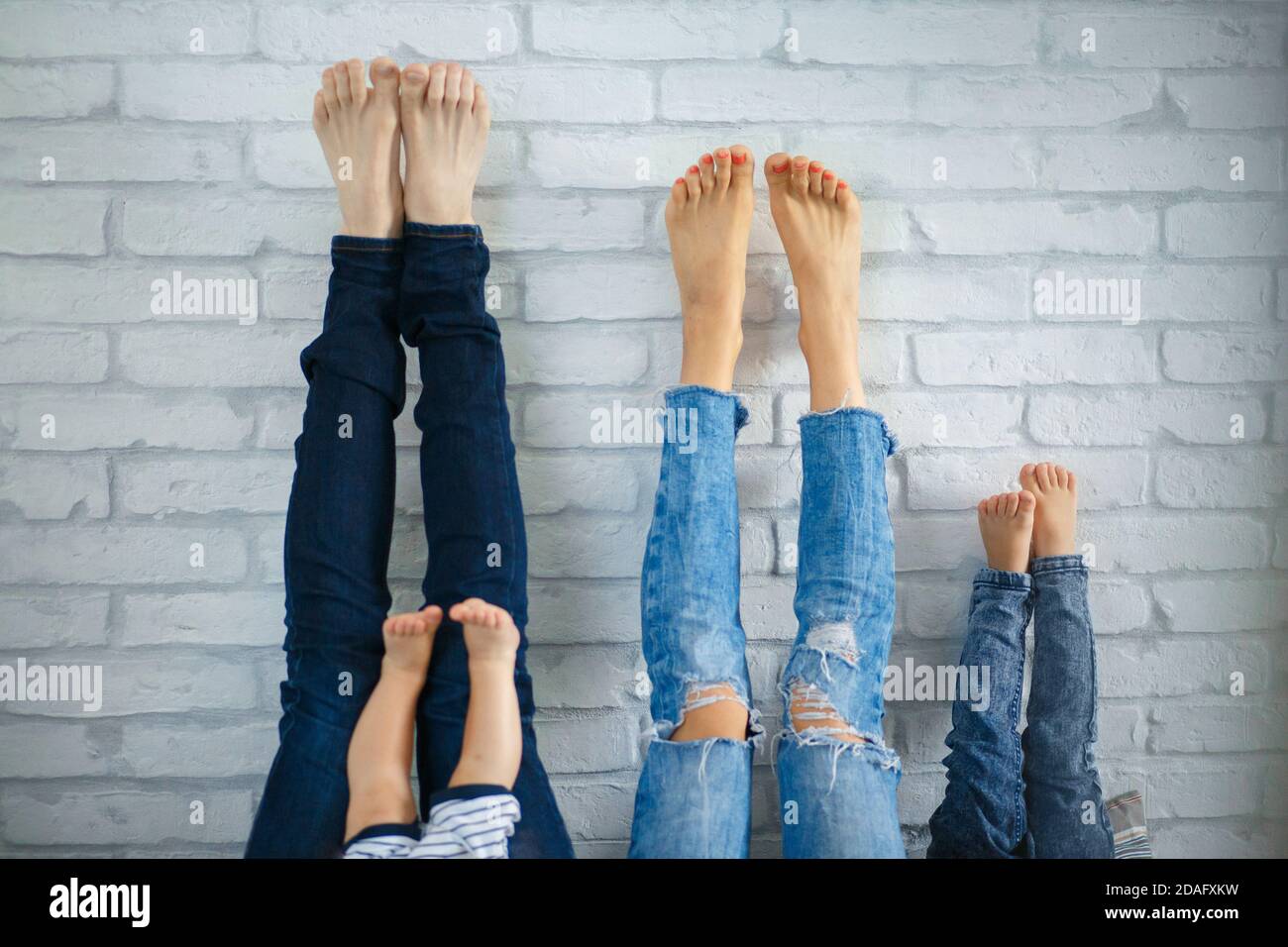 Legs of kids hi-res stock photography and images - Alamy