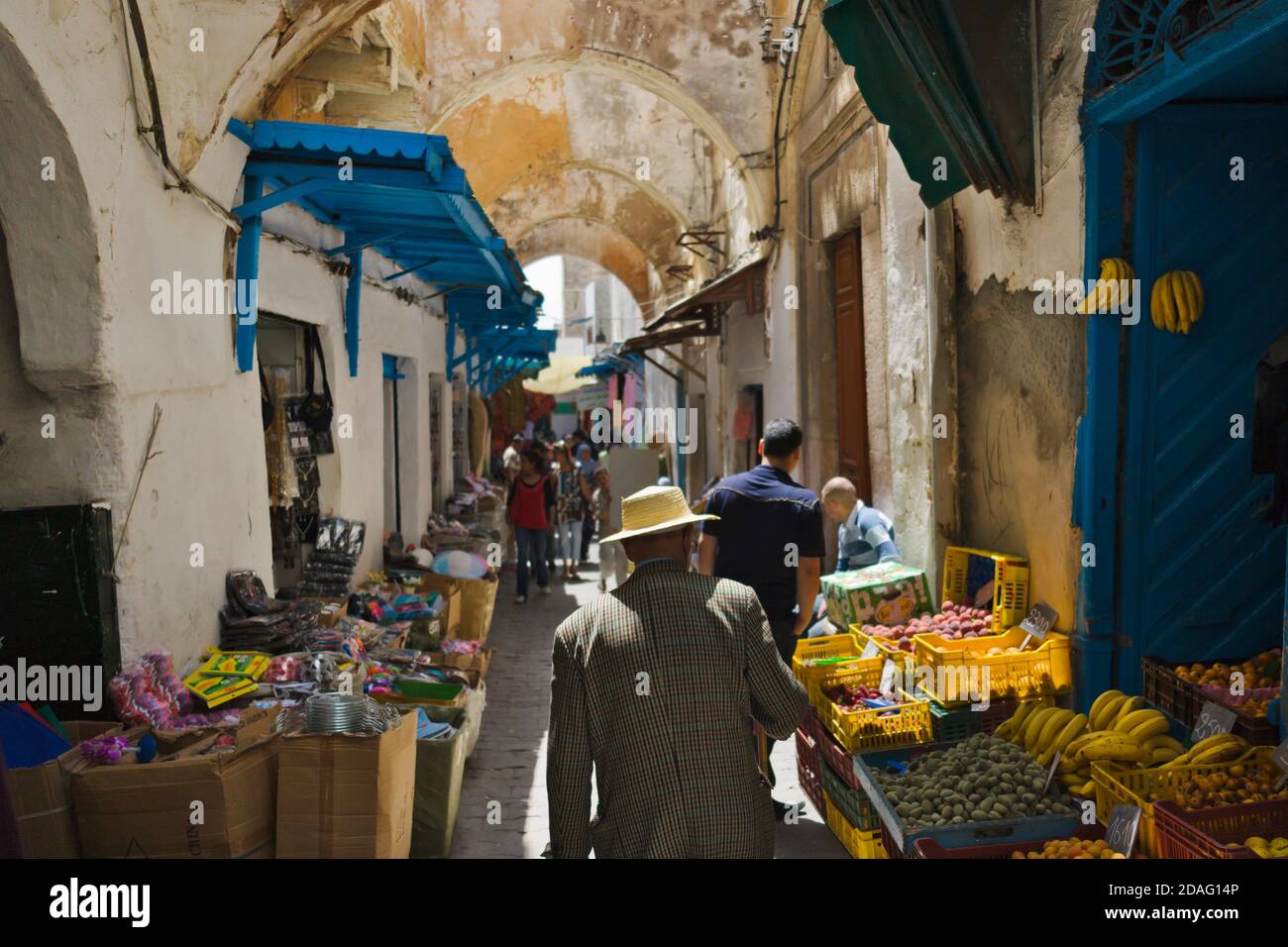 Market street in old medina, UNESCO World Heritage site, Tunis, Tunisia ...