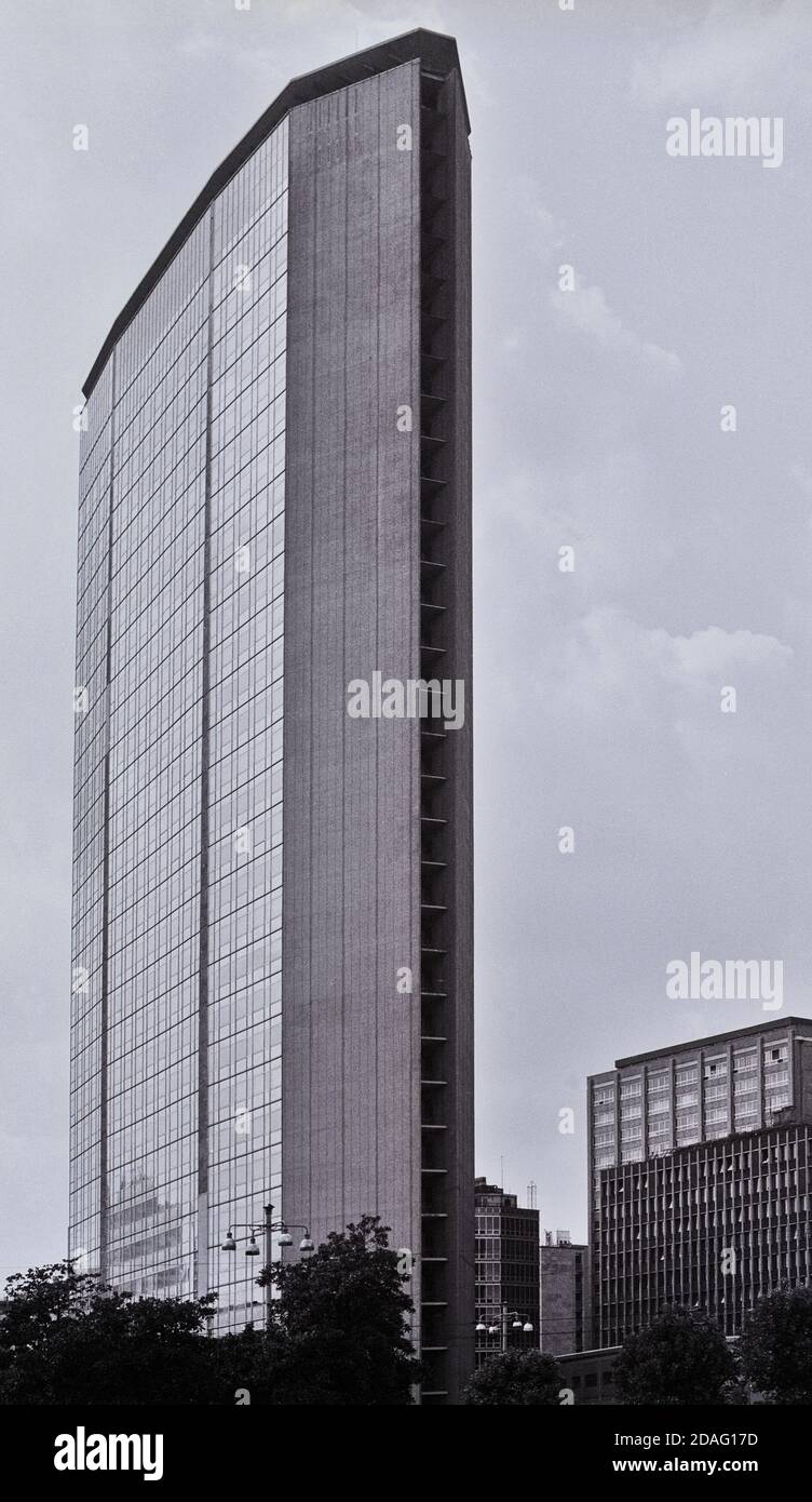 Pirelli tower milano hi-res stock photography and images - Alamy