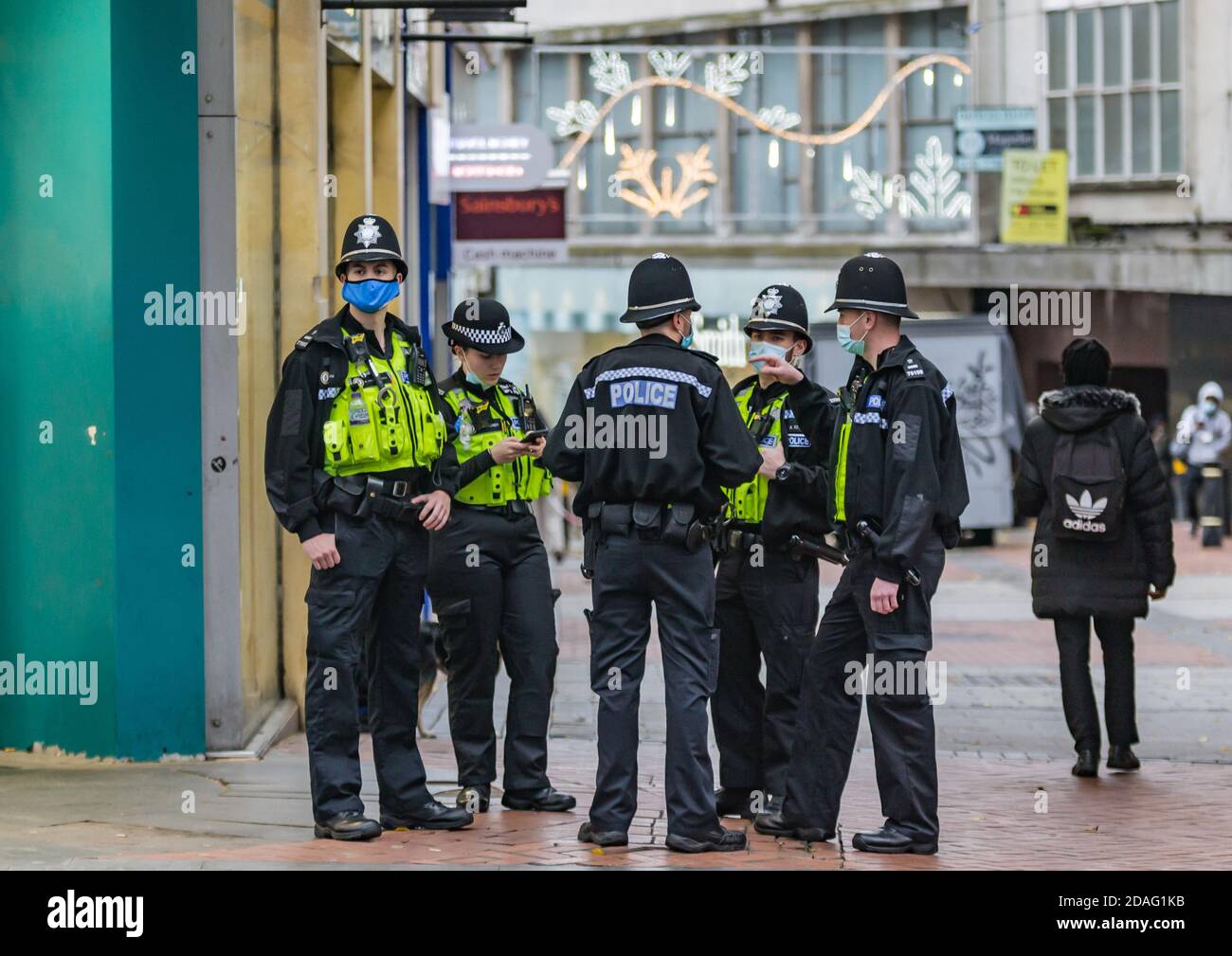 British police officers hi-res stock photography and images - Alamy