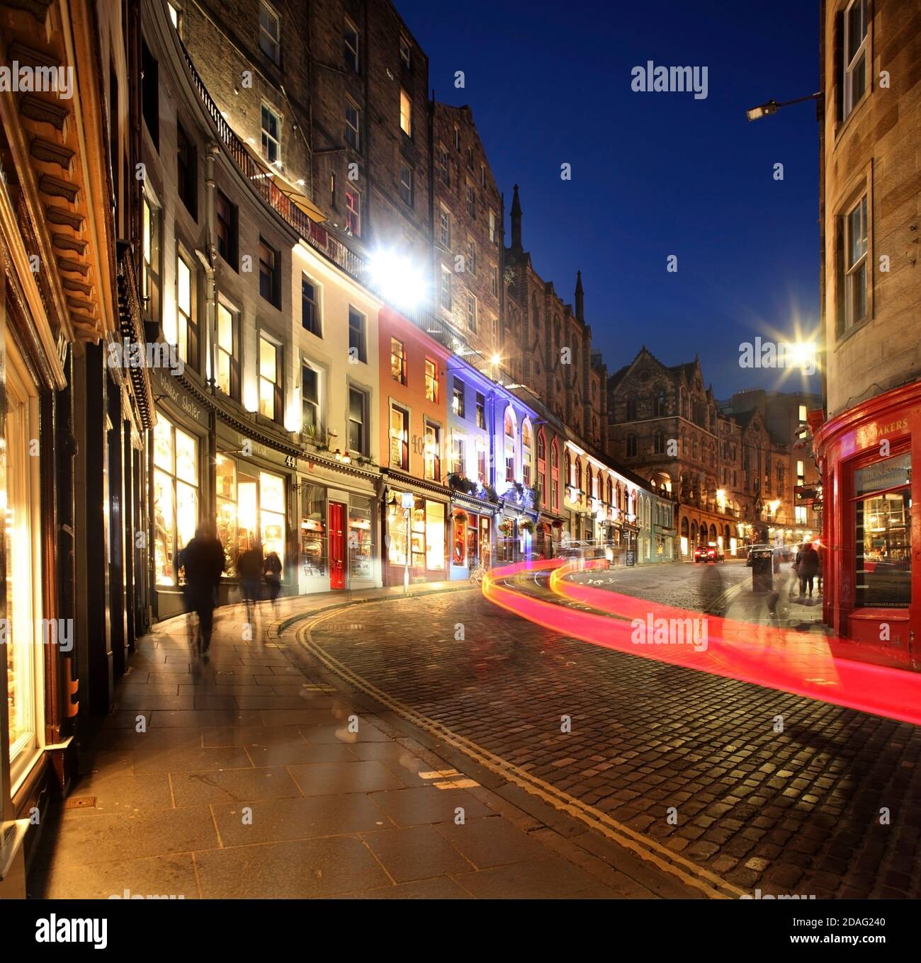 Shops and bars in Victoria Street, Edinburgh, Scotland Stock Photo - Alamy
