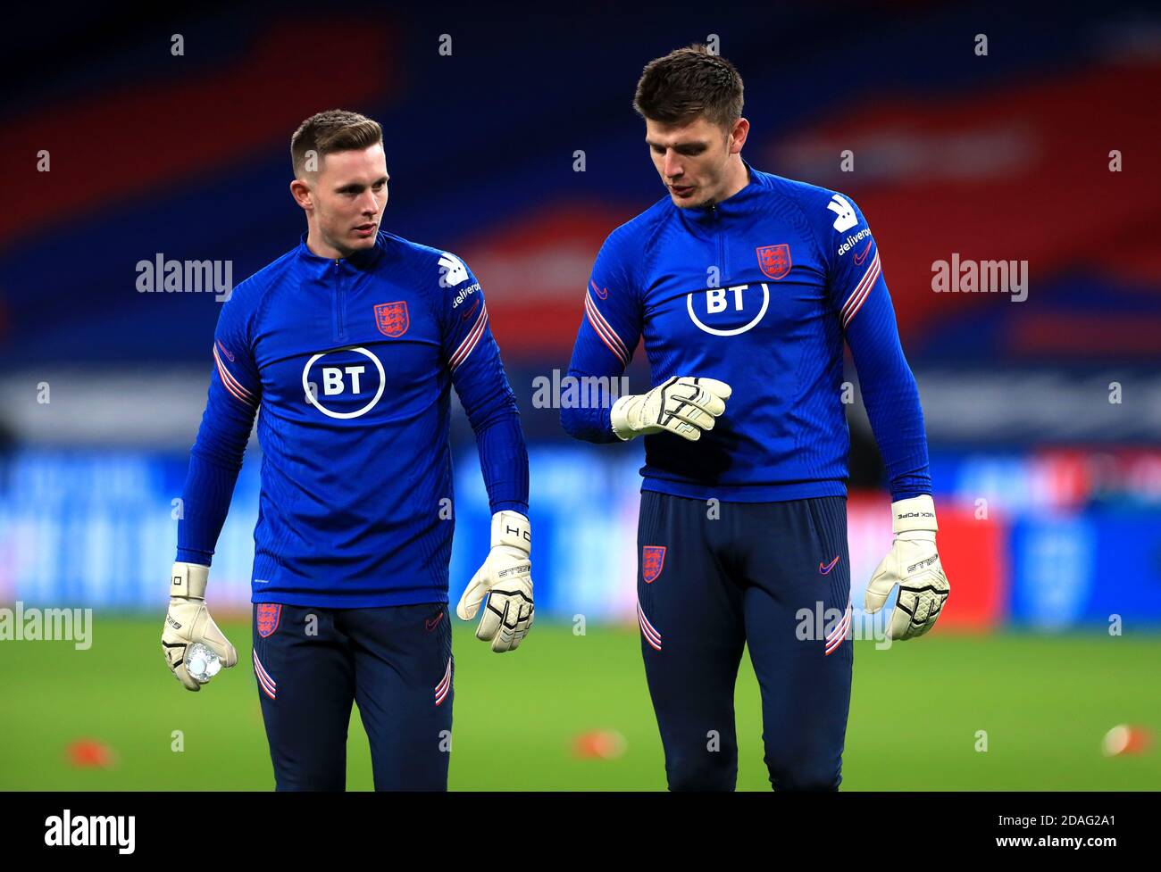 England goalkeepers dean henderson hi-res stock photography and images ...