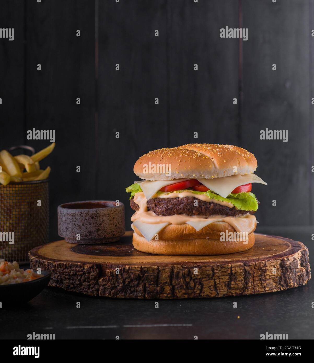Burger food styling hi-res stock photography and images - Alamy