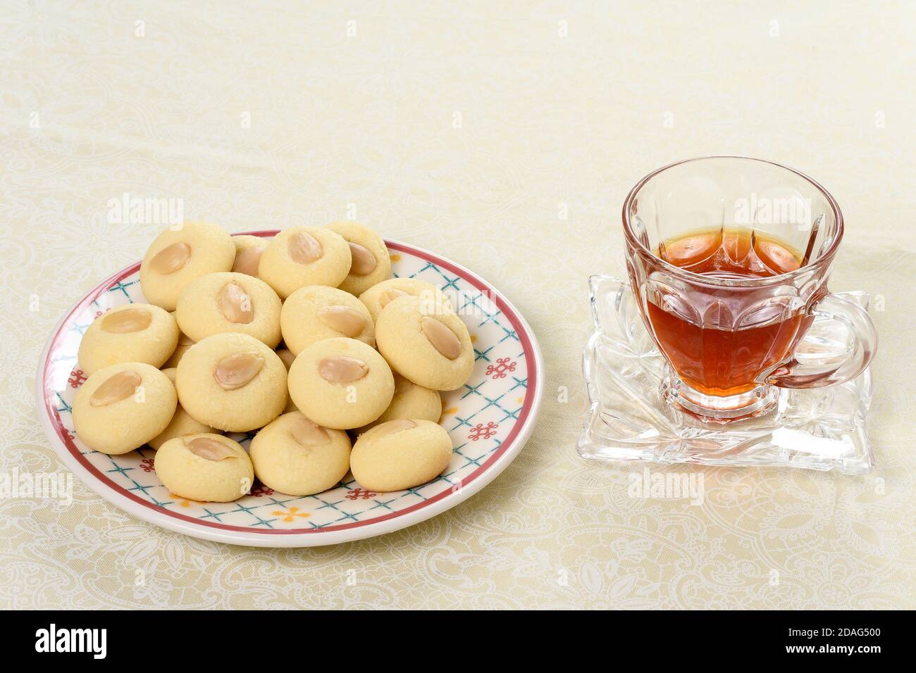 Saudi arabian cuisine dessert hi-res stock photography and images - Alamy