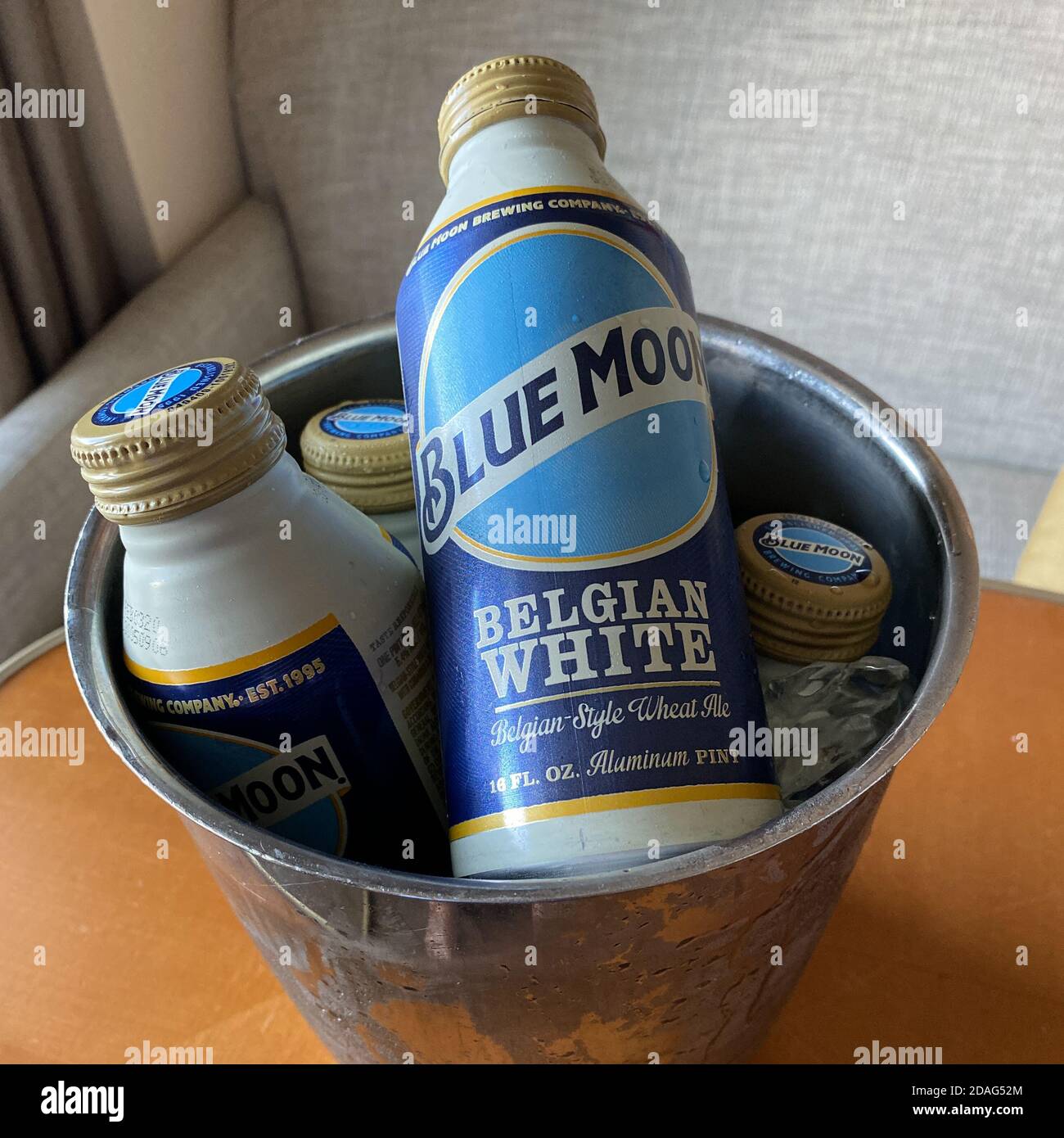 Beer blue moon hi-res stock photography and images - Alamy