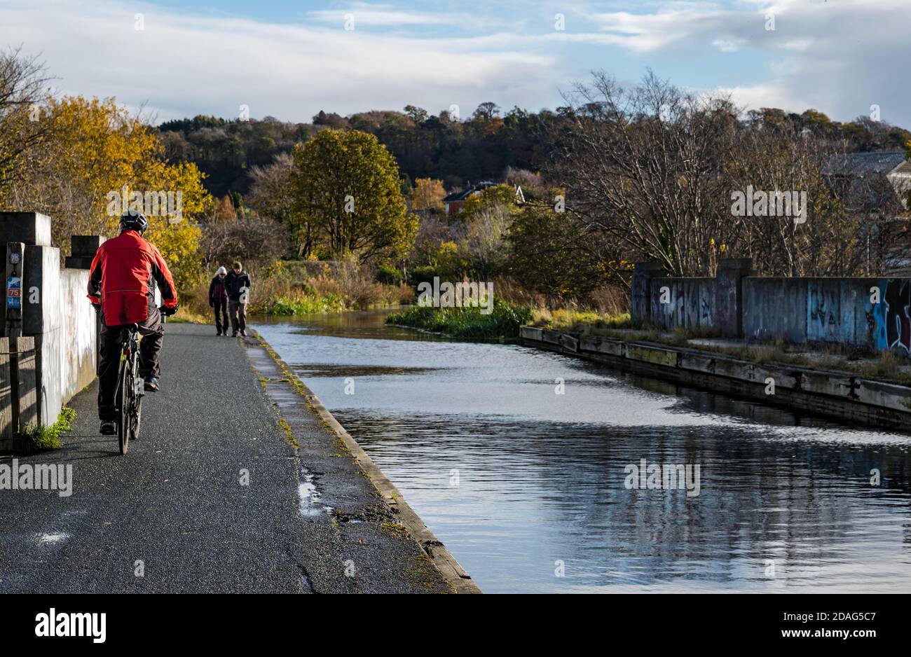 Walking canal towpath hi-res stock photography and images - Alamy