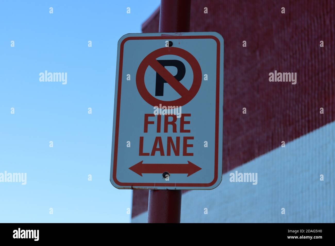 No parking fire lane sign Stock Photo - Alamy