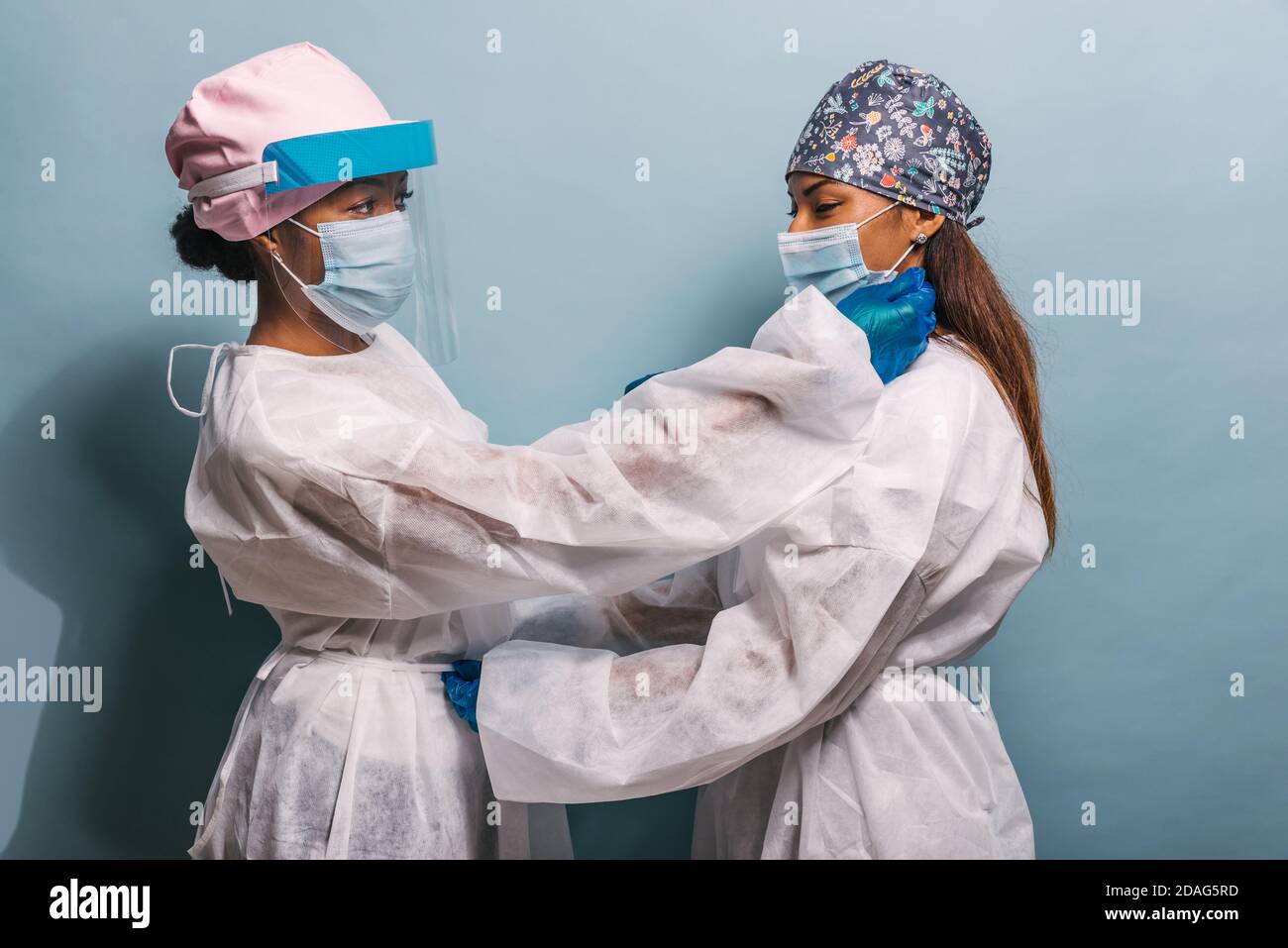 Doctor wearing protection suit and face mask for fighting Covid-19 ...