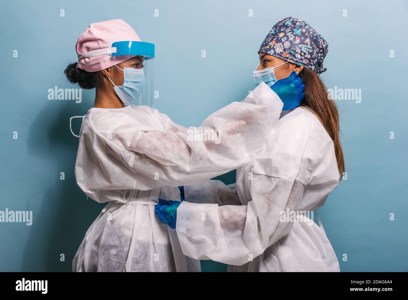 Doctor wearing protection suit and face mask for fighting Covid-19 ...