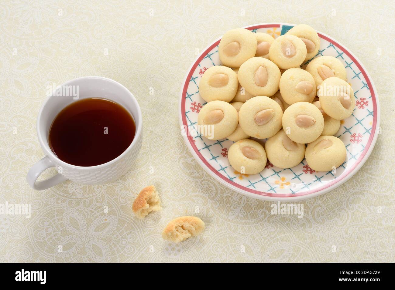 Saudi arabia tea hi-res stock photography and images - Alamy