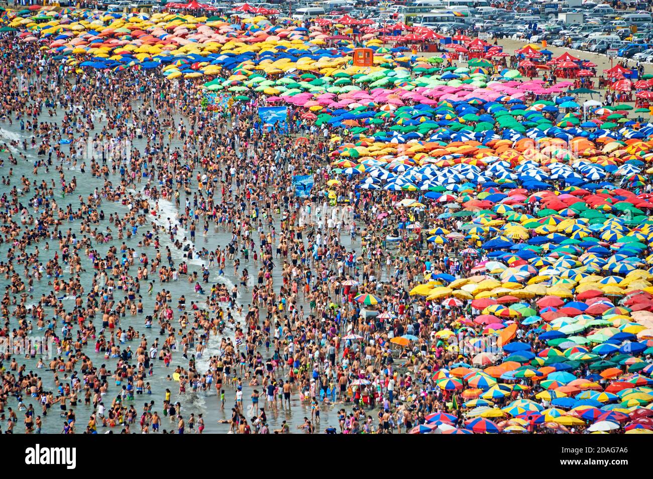 Overcrowded beach in Lima, Peru Stock Photo - Alamy