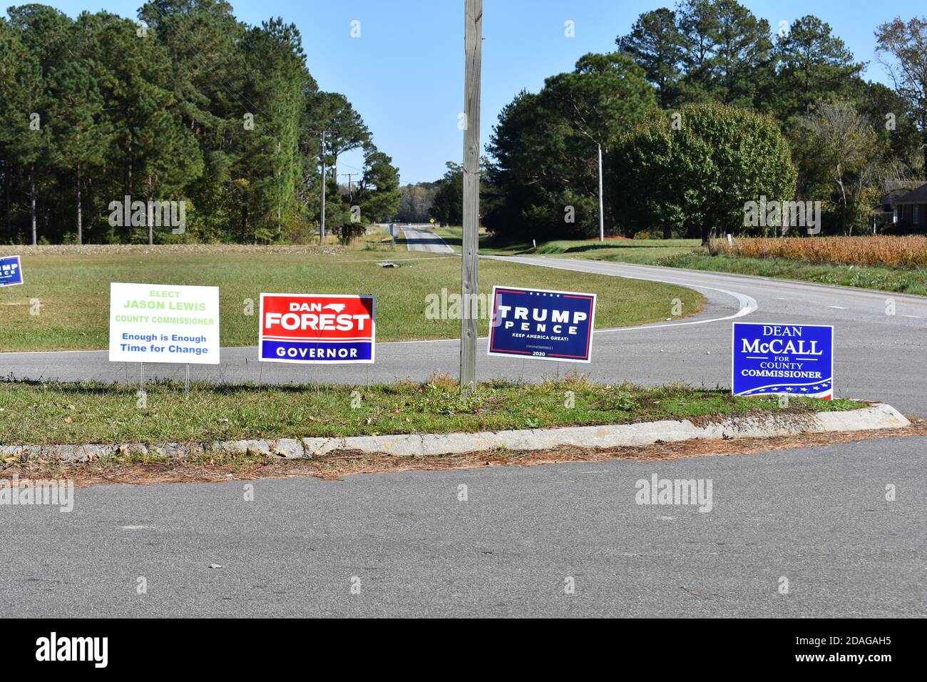 Campaign signs north carolina hi-res stock photography and images - Alamy