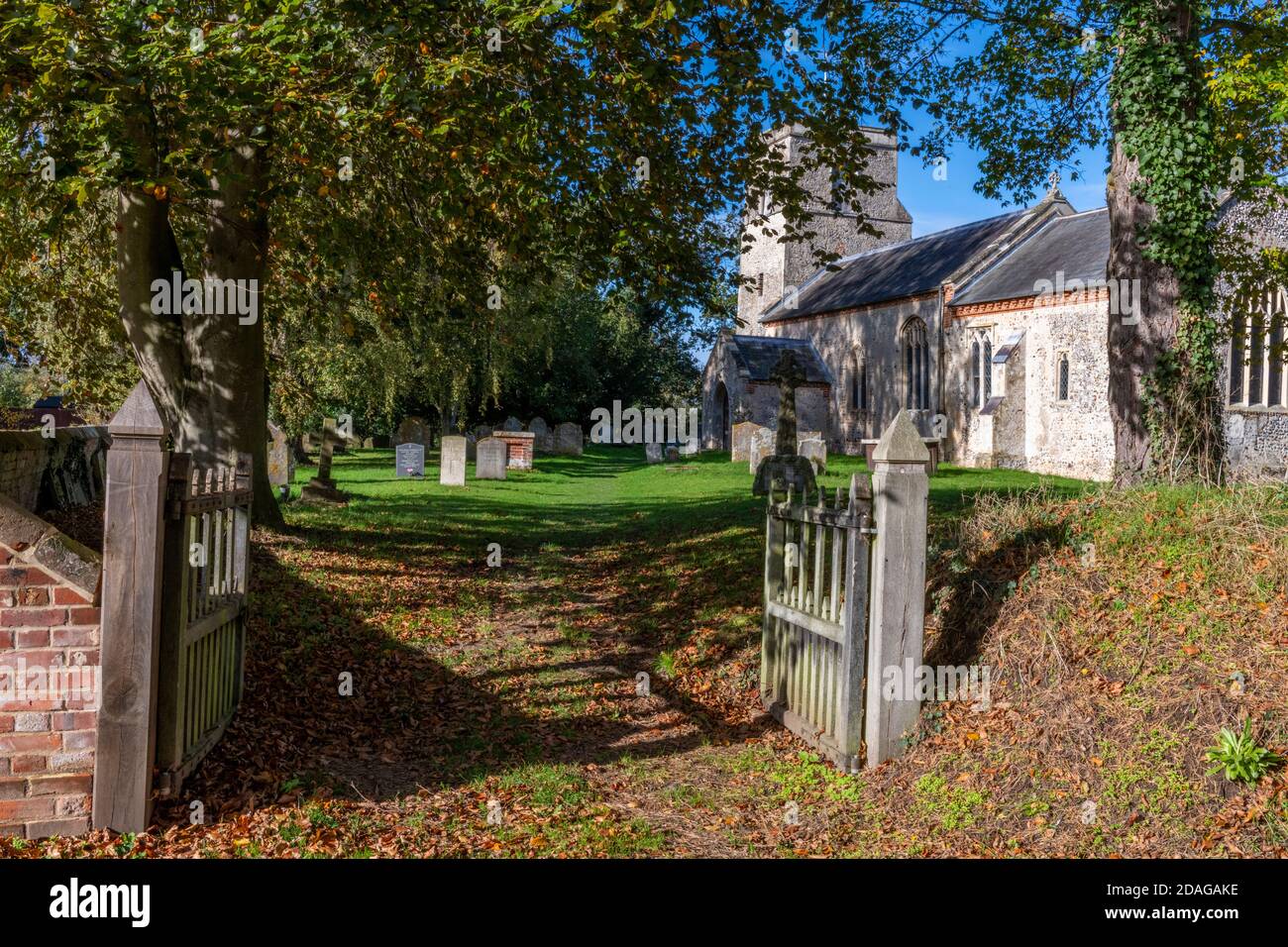 Lych gates hi-res stock photography and images - Alamy