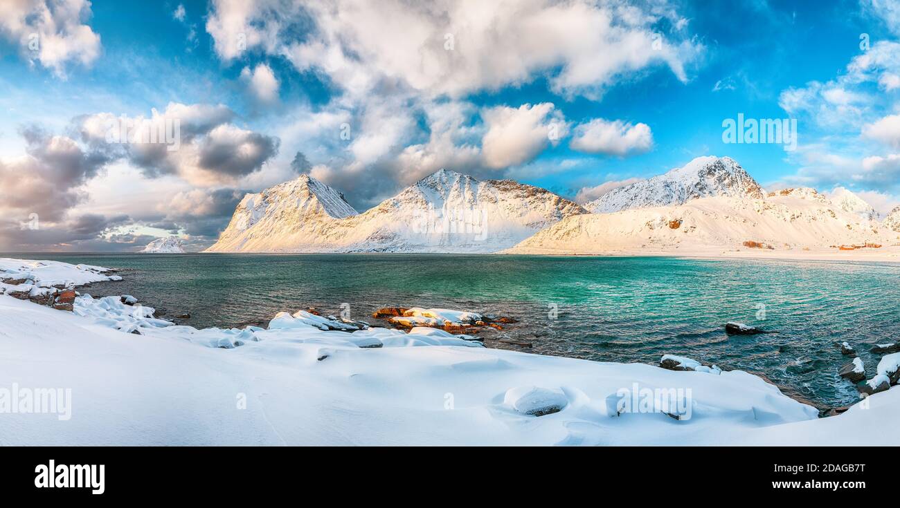 Stunning winter view of Vik beach during sunset with lots of snow and ...