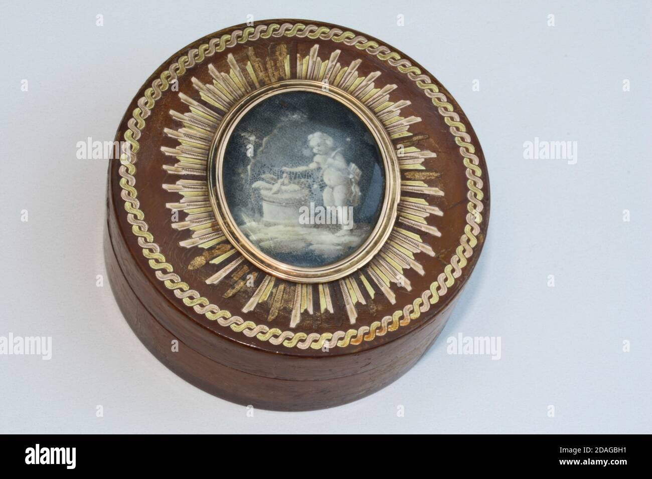 Blonde tortoise shell patch box 1780 inlaid with gold pique with hand ...