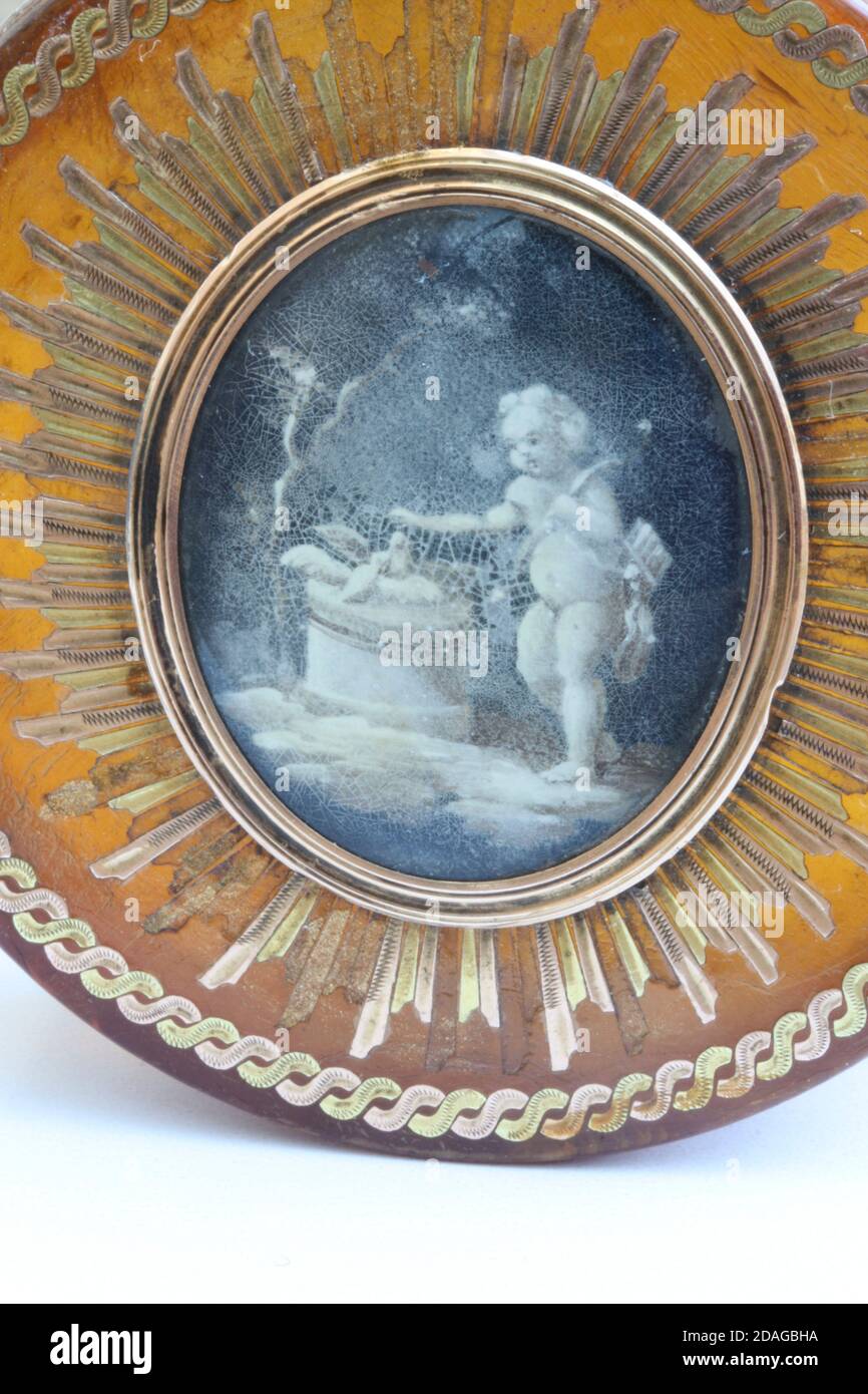 Blonde tortoise shell patch box 1780 inlaid with gold pique with hand ...