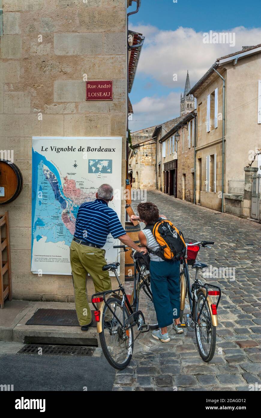 SAINT EMILION MAP Cycling touring couple with rental bicycles stop to ...