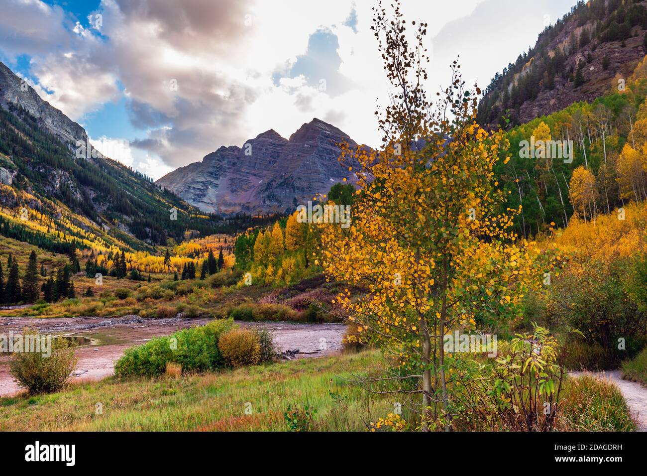 Maroon bells at autumn season in in Aspen Colorado, USA Stock Photo - Alamy